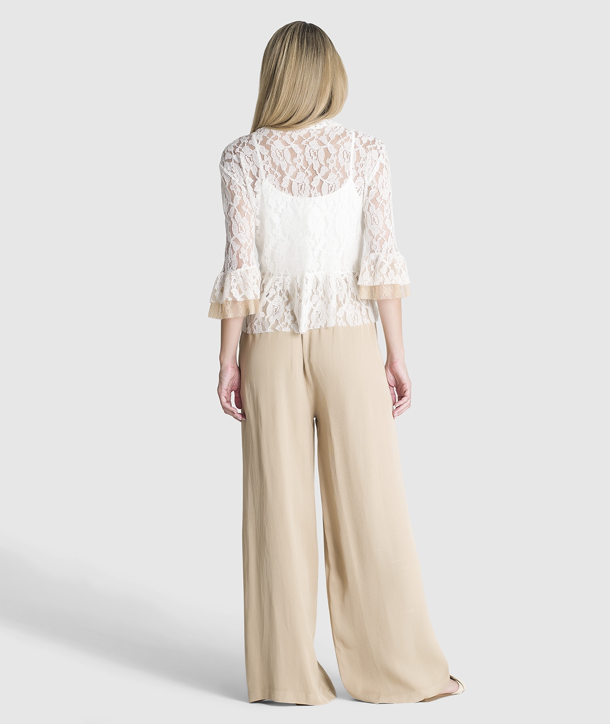 Short lace jacket Size S/M Color One color